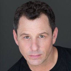 Regardez Une inquiétante baby-sitter sur TMC avec Molotov